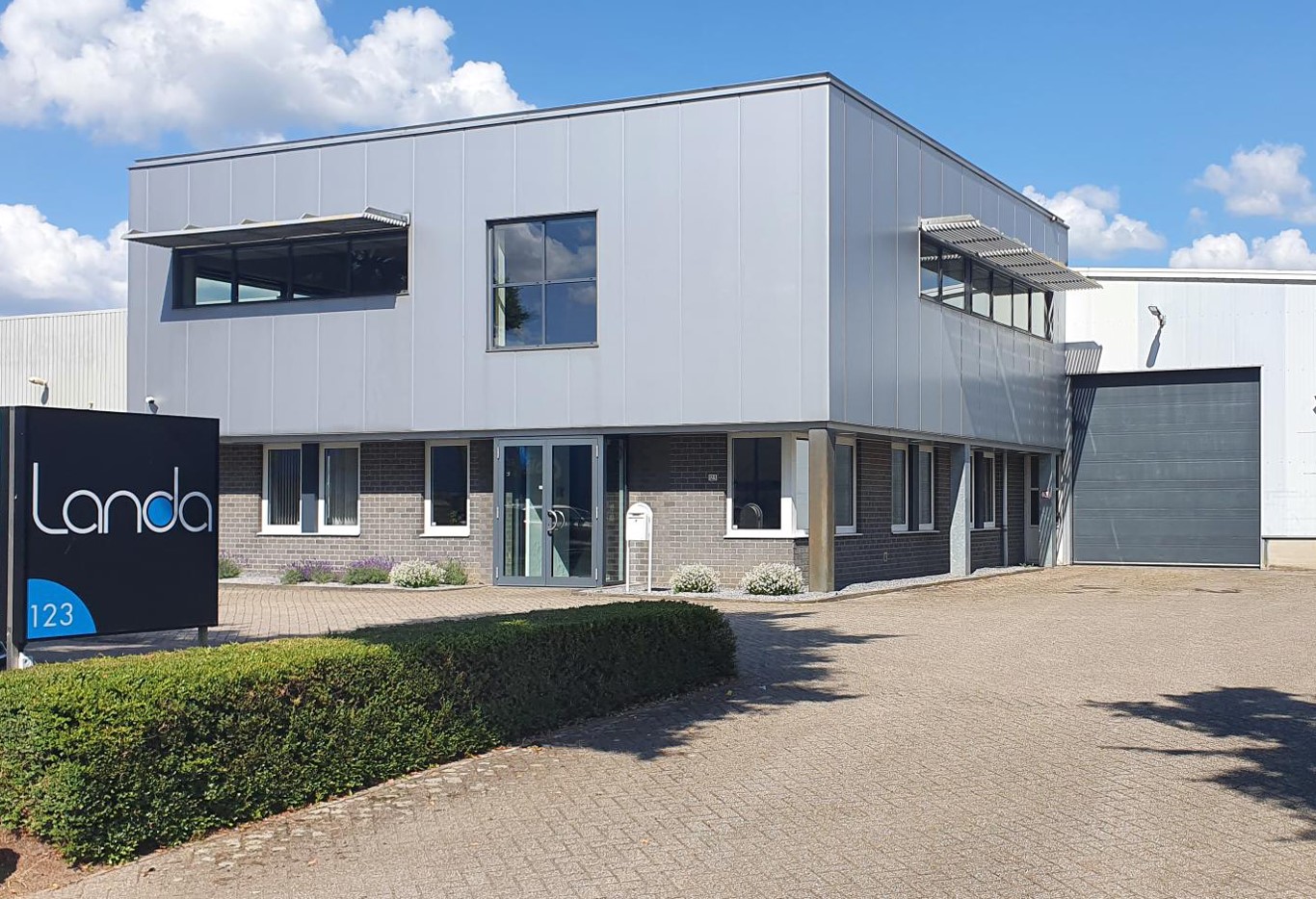 Landa Opens European Ink Facility, Doubles Capacity